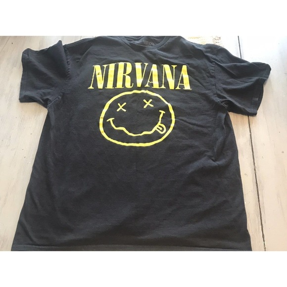 Niravana | Shirts | Nirvana Graphic Tshirt Womens Sz M Retro Smiley ...